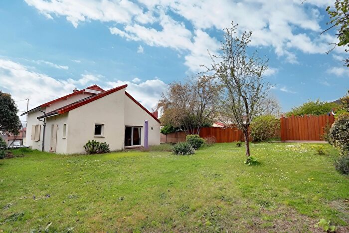 Maison à vendre - Clermont-Ferrand, Cotes de Clermont - 8 pièces - 6 chambres