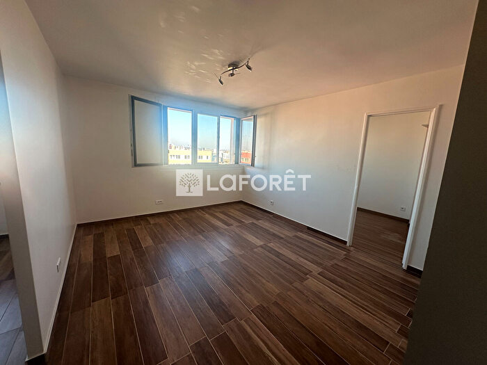 Appartement à louer - Ivry-sur-Seine, Centre-ville - 3 pièces - 2 chambres