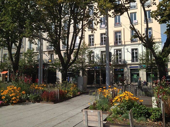 Appartement à louer - Hyper Centre-Vieille Ville, Saint-Étienne - 6 pièces - 6 chambres