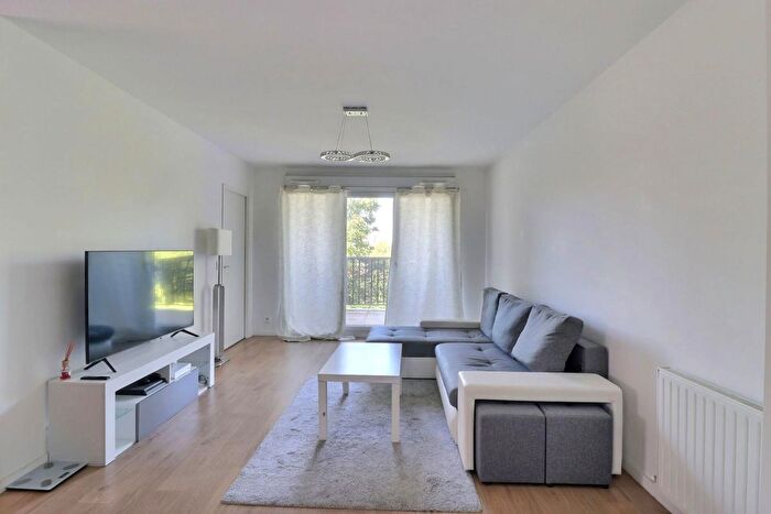 Appartement à vendre - Trappes, Coeur des Merisiers - 3 pièces - 2 chambres