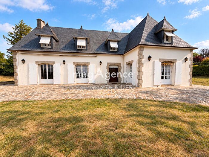 Maison 9 pièces à vendre à Confort-Meilars