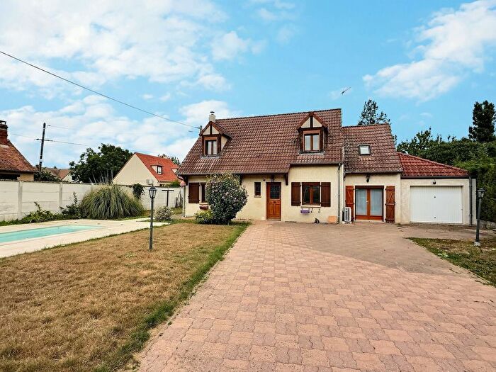 Maison à louer - Châtenay-sur-Seine - 8 pièces