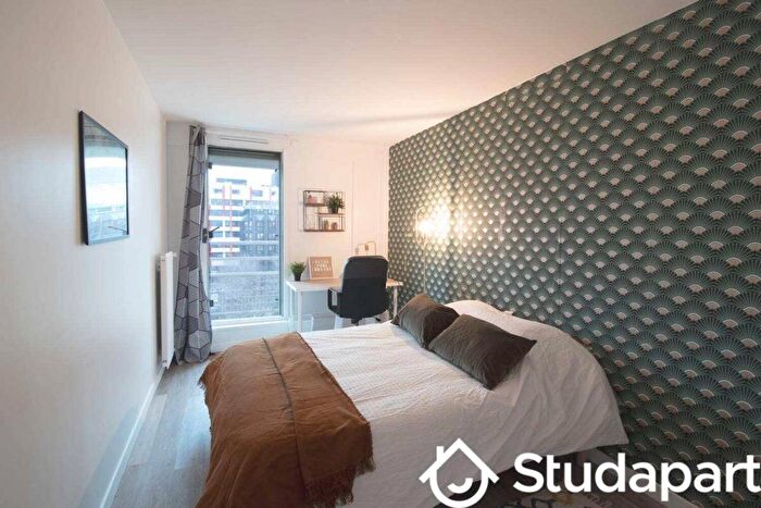 Appartement à louer - Parc-La Boule- Champs Pierreux, Nanterre - 1 pièce - 4 chambres