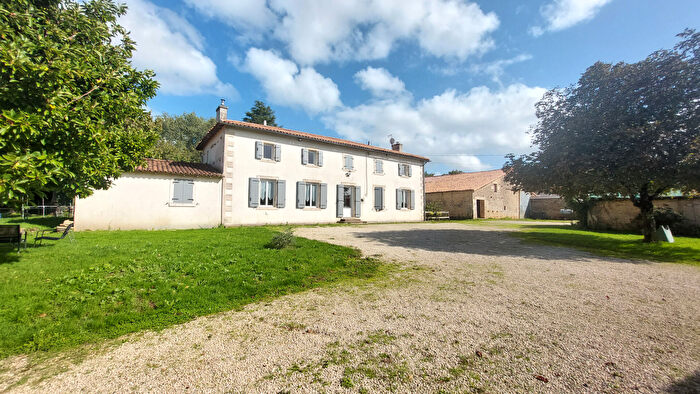 Maison à vendre - Celles-sur-Belle - 7 pièces - 5 chambres