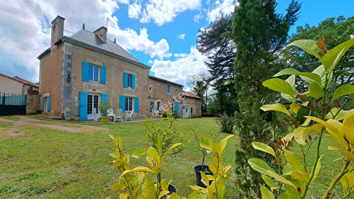 Maison à vendre - Vouneuil-sous-Biard - 8 pièces - 5 chambres