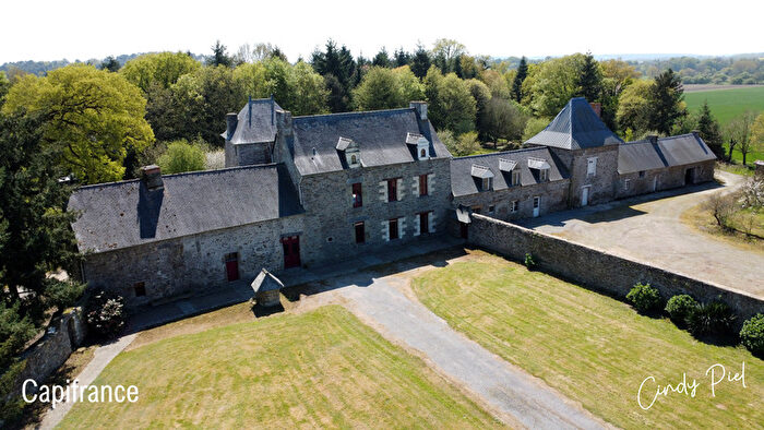 Quelneuc : Maison 7 pièces à vendre