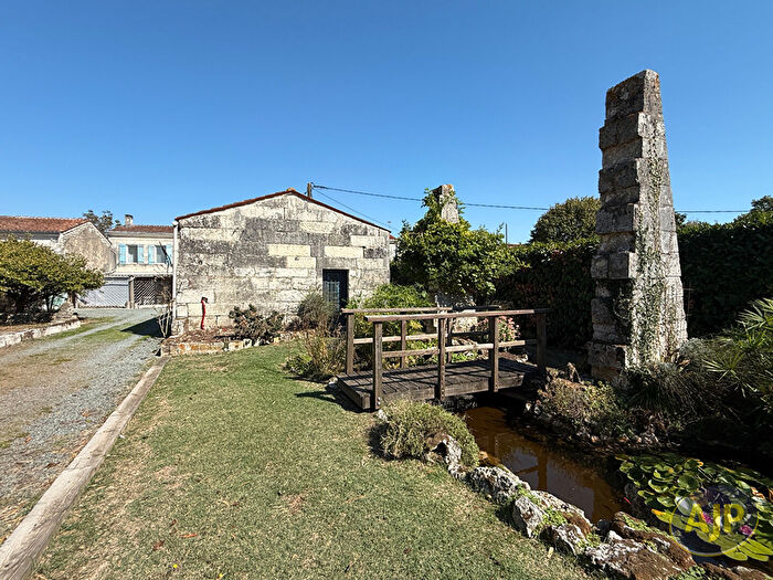 Maison 7 pièces à vendre - Nieul-lès-Saintes