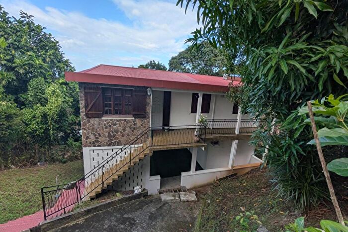 Maison à vendre - Le Marigot - 10 pièces - 6 chambres