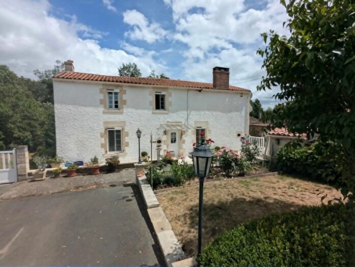 Mouilleron-en-Pareds - Maison 7 pièces à vendre