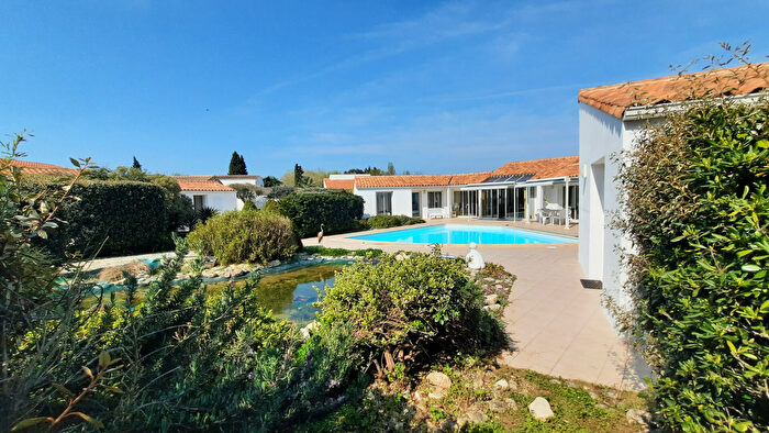 Maison à vendre - Nieul-sur-Mer - 8 pièces - 5 chambres