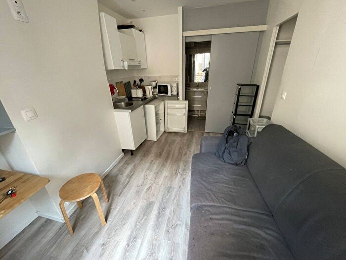 Appartement à louer - La Fourche-Guy Môquet, Paris ème arrondissement - 1 pièce