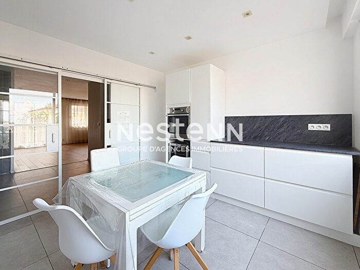 Appartement à louer - Bron, Eglise - 5 pièces - 3 chambres