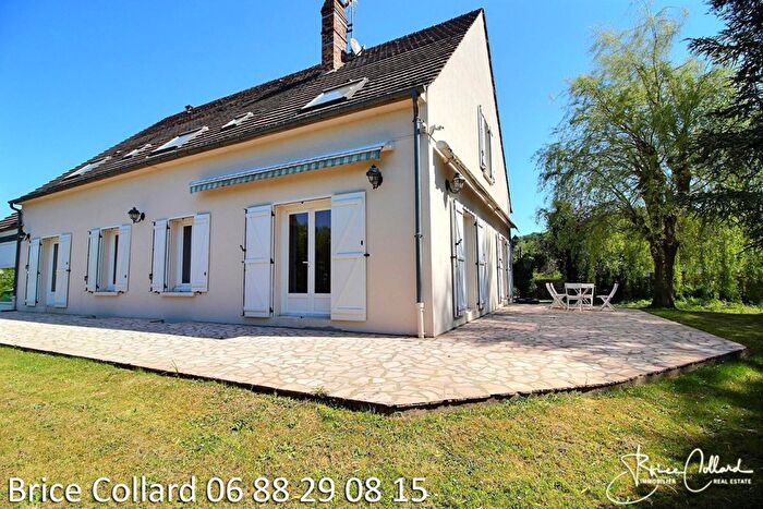 Maison à vendre - Verneuil-en-Halatte - 8 pièces - 6 chambres