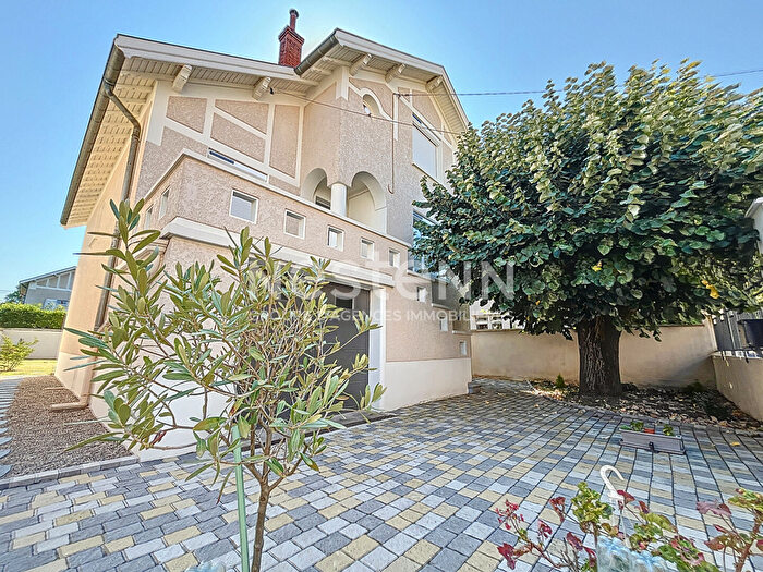 Maison à vendre - Bron, Centre-ville - 6 pièces - 4 chambres