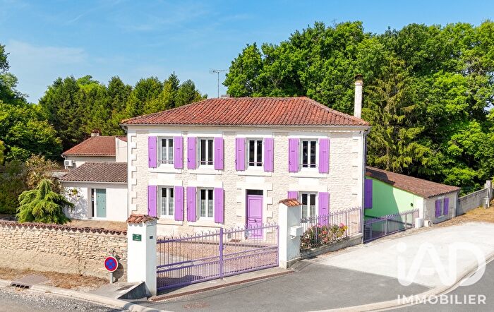 Gensac-la-Pallue : Maison 8 pièces à vendre