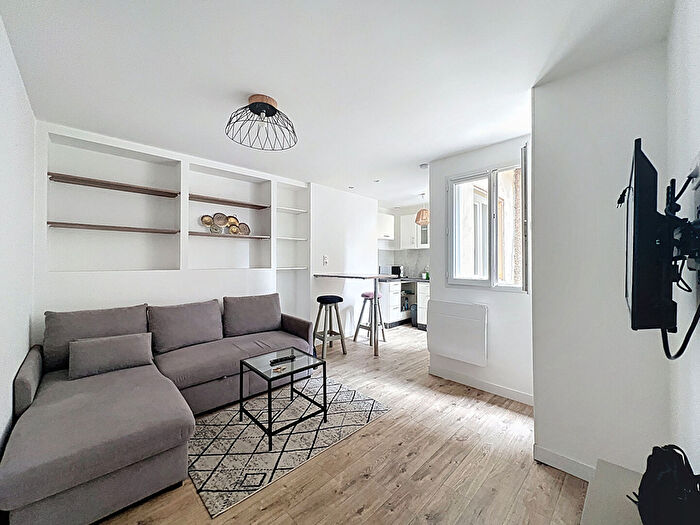 Appartement à louer - Pau, Centre-ville - 2 pièces - 1 chambre