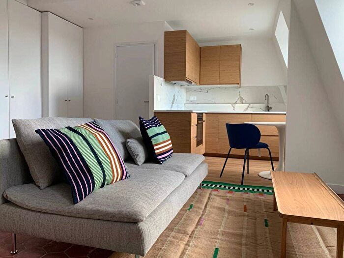 Appartement à louer - Chaillot, Paris ème arrondissement - 1 pièce