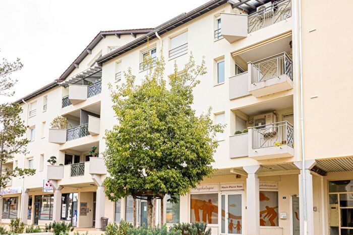 Appartement à vendre - Saint-Bonnet-de-Mure - 4 pièces - 3 chambres