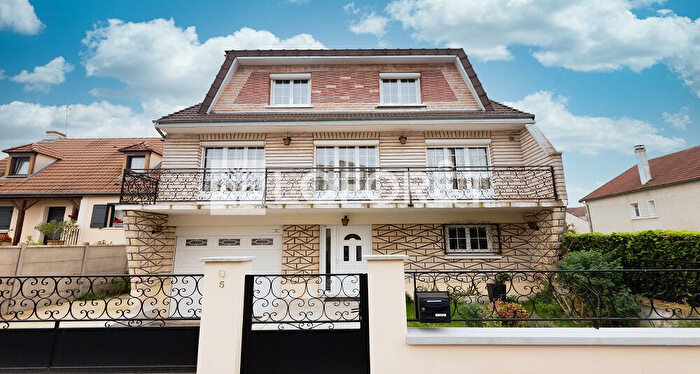 Maison à vendre - Roissy-en-Brie - 8 pièces - 6 chambres