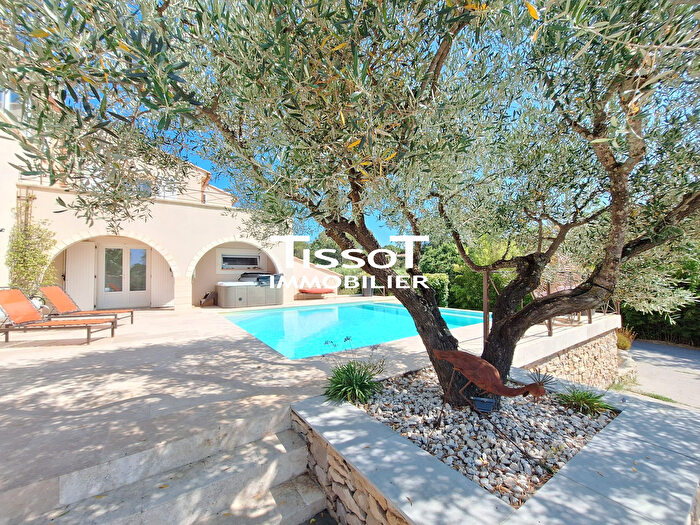 Maison à vendre - Nîmes, Terres de Rouvière, LEau Bouillie - 8 pièces - 6 chambres