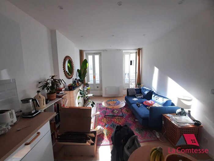 Appartement à louer - Saint Charles, Marseille er arrondissement - 3 pièces - 2 chambres