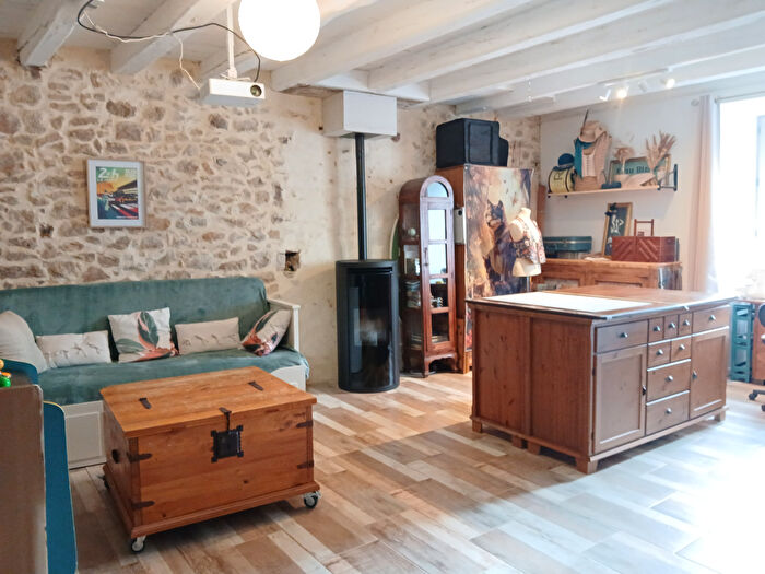 Maison à vendre - Saint-Claud - 5 pièces - 3 chambres