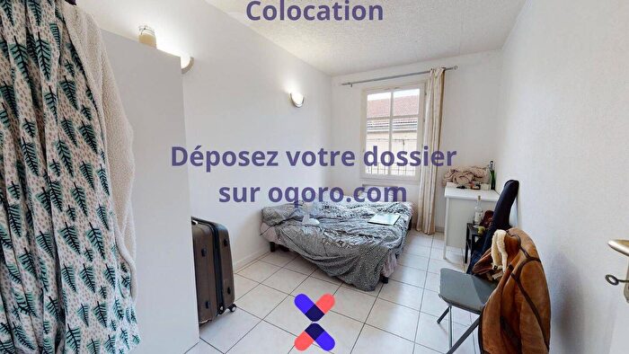Appartement à louer - Centre Ville, Saint-Fons - 5 pièces - 4 chambres