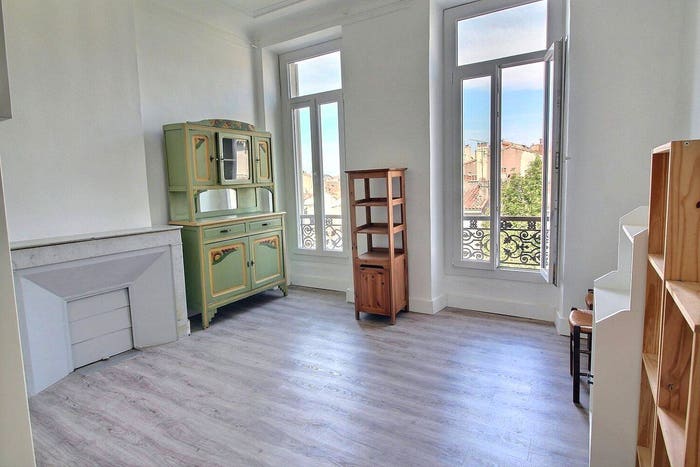 Appartement 4 pièces à louer à Notre Dame du Mont, Marseille 6ème arrondissement