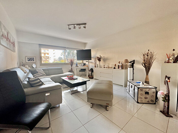 Appartement à vendre - Antibes, Rastines, Super Antibes, Laval, La Fontonne - 3 pièces - 2 chambres