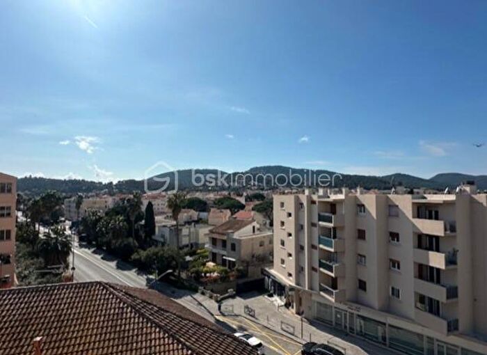 Appartement à vendre - Hyères, Gare, Godillot - 5 pièces - 3 chambres
