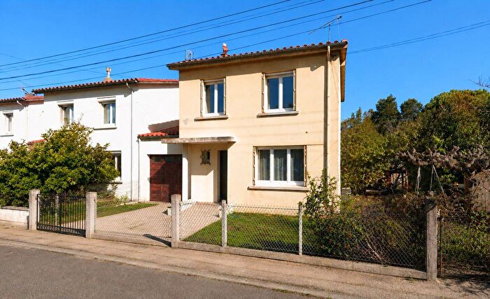 Maison 4 pièces à louer à Névian