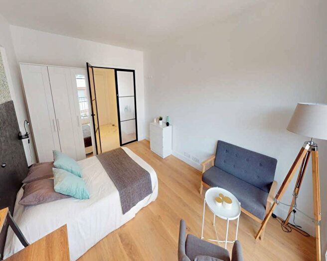 Appartement à louer - Georges Brassens, Paris ème arrondissement - 5 pièces - 5 chambres