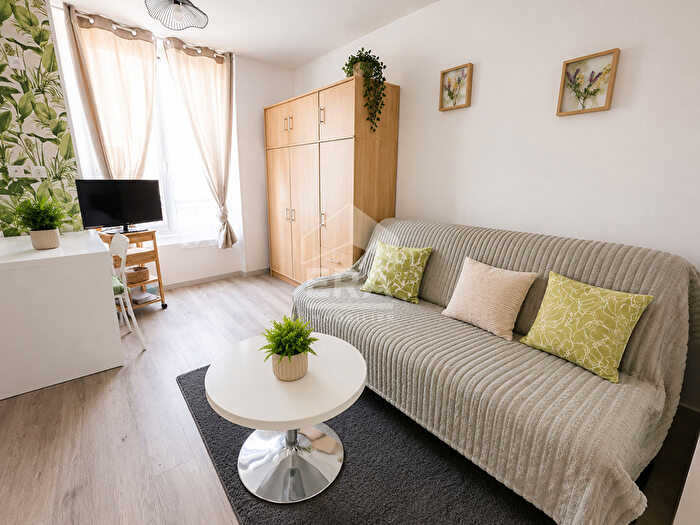 Étampes, Saint-Pierre : Appartement 2 pièces à vendre