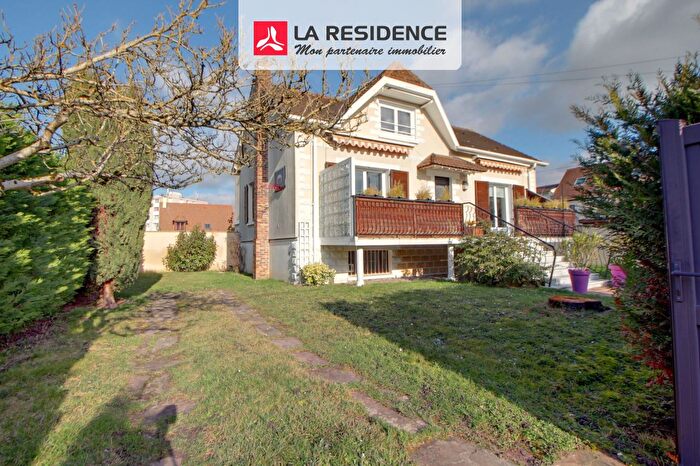 Maison à vendre - Les Clayes-sous-Bois, Centre-ville - 6 pièces - 4 chambres