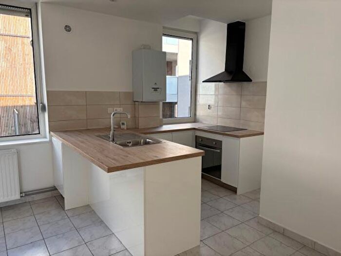 Appartement à louer - Sainte-Colombe - 3 pièces - 2 chambres