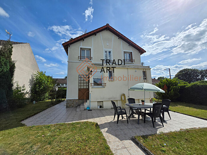 Maison 5 pièces à vendre à Sainte-Geneviève-des-Bois, Hôtel de Ville