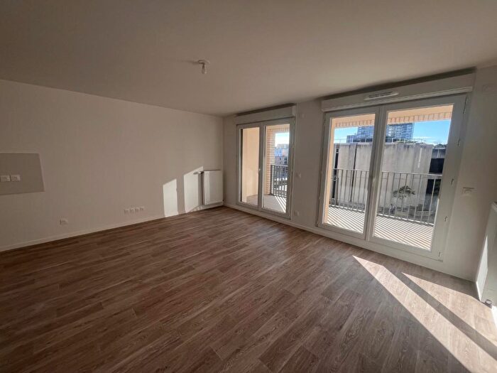 Appartement à louer - Bobigny, Centre-ville - 4 pièces - 3 chambres