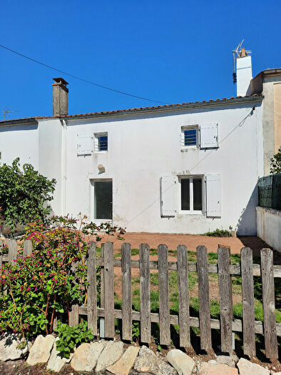 Maison 4 pièces à louer à Benon