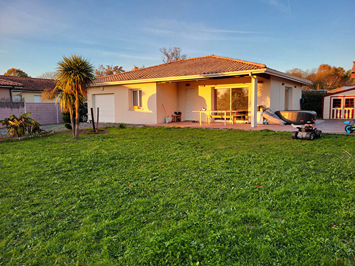 Maison à vendre - Salles - 5 pièces - 4 chambres