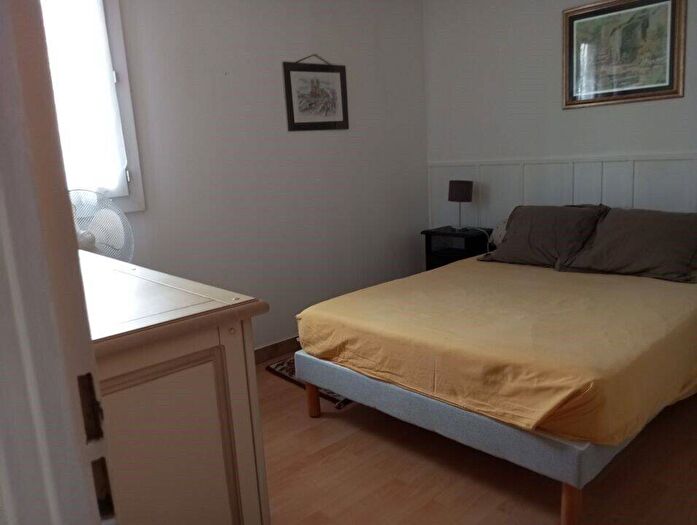 Centre Ville, Bagnols-sur-Cèze : Appartement 2 pièces à louer