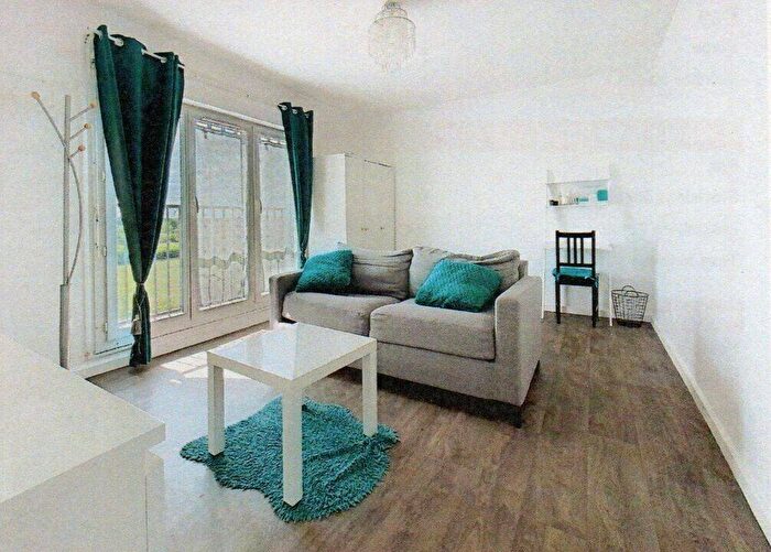 Appartement à louer - Barbâtre-Saint Remy-Verrerie, Reims - 1 pièce