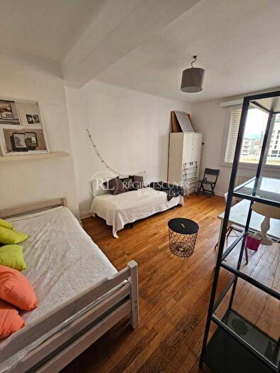 Saint Louis, Lyon 7ème arrondissement : Appartement 4 pièces à louer