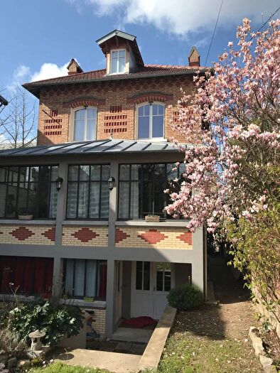 Maison à louer - Parc-Hôtel de Ville, Chatou - 7 pièces - 4 chambres