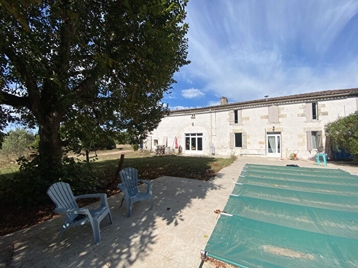 Maison à vendre - Saint-Félix-de-Foncaude - 6 pièces - 5 chambres