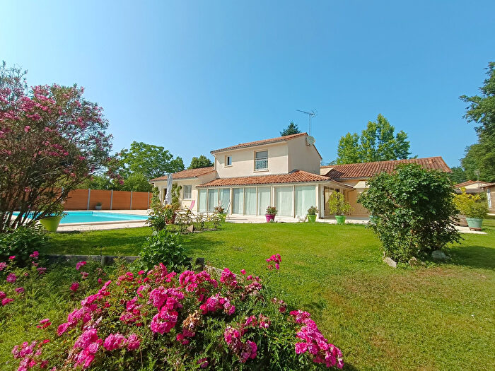 Maison à vendre - Coutras - 8 pièces - 5 chambres