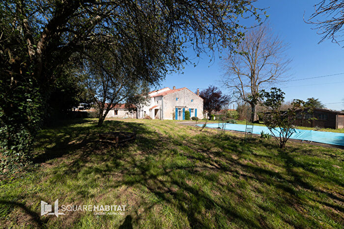 Maison à vendre - Saint-Étienne-de-Brillouet - 5 pièces - 3 chambres