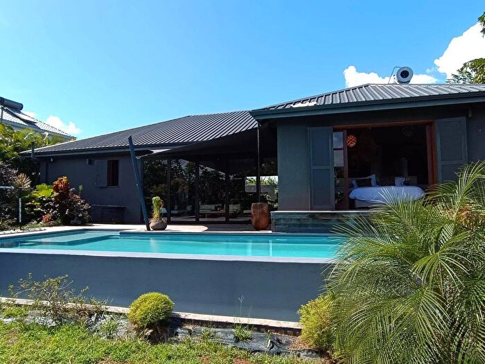 Maison à louer - Baie-Mahault - 4 pièces - 2 chambres