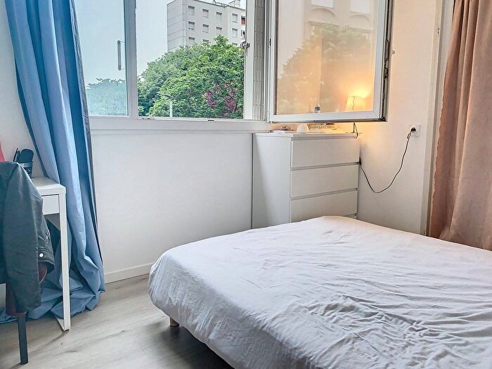 Appartement à louer - Le Bachut, Lyon ème arrondissement - 1 pièce