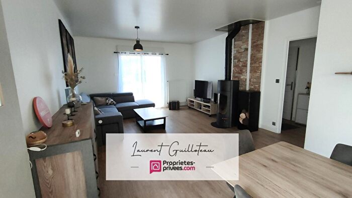 Maison à vendre - Mortagne-sur-Sèvre - 5 pièces - 3 chambres