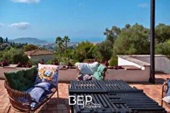 Maison à louer - Nice - 6 pièces - 4 chambres